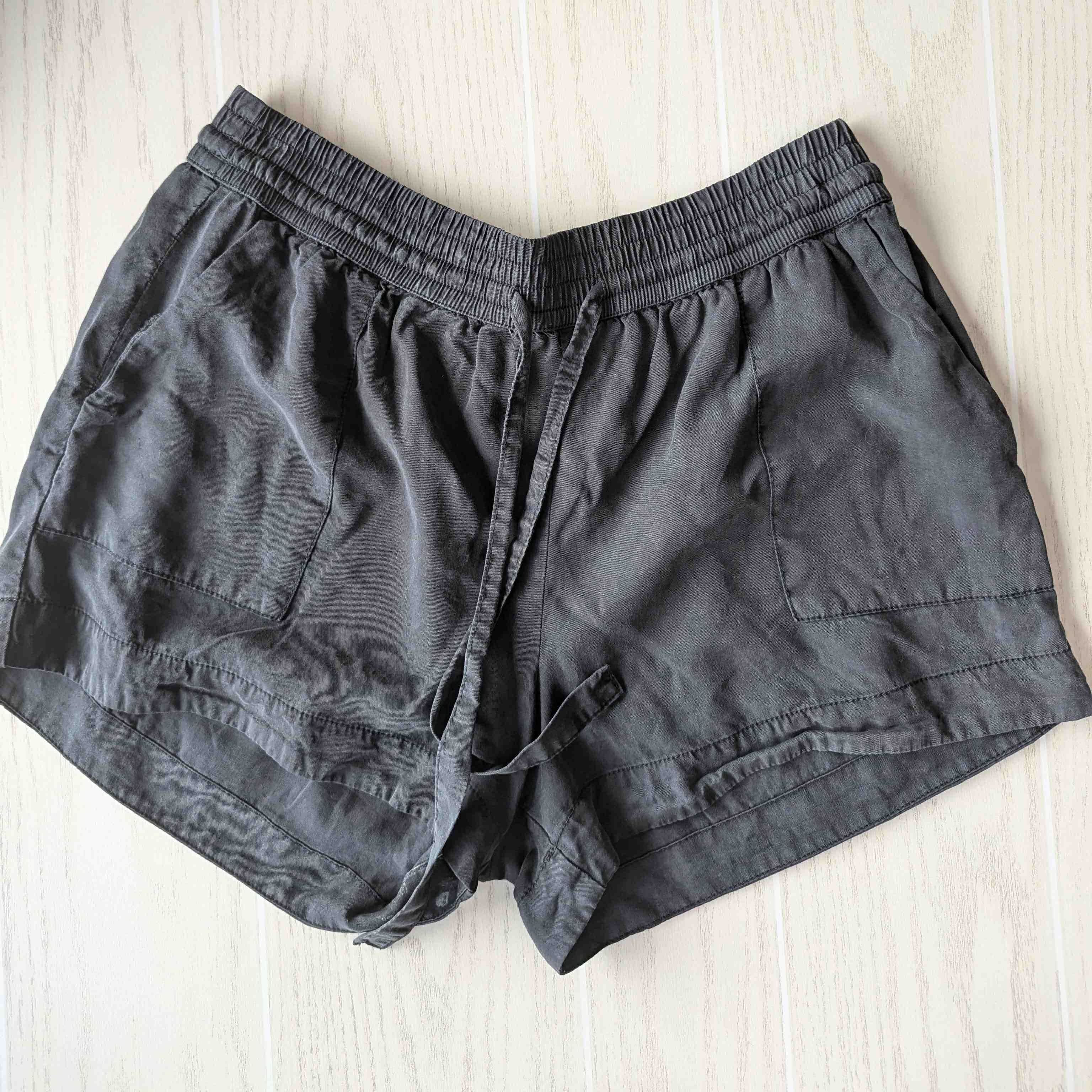 Women Size M Staccato Charcoal Short – Style Revival
